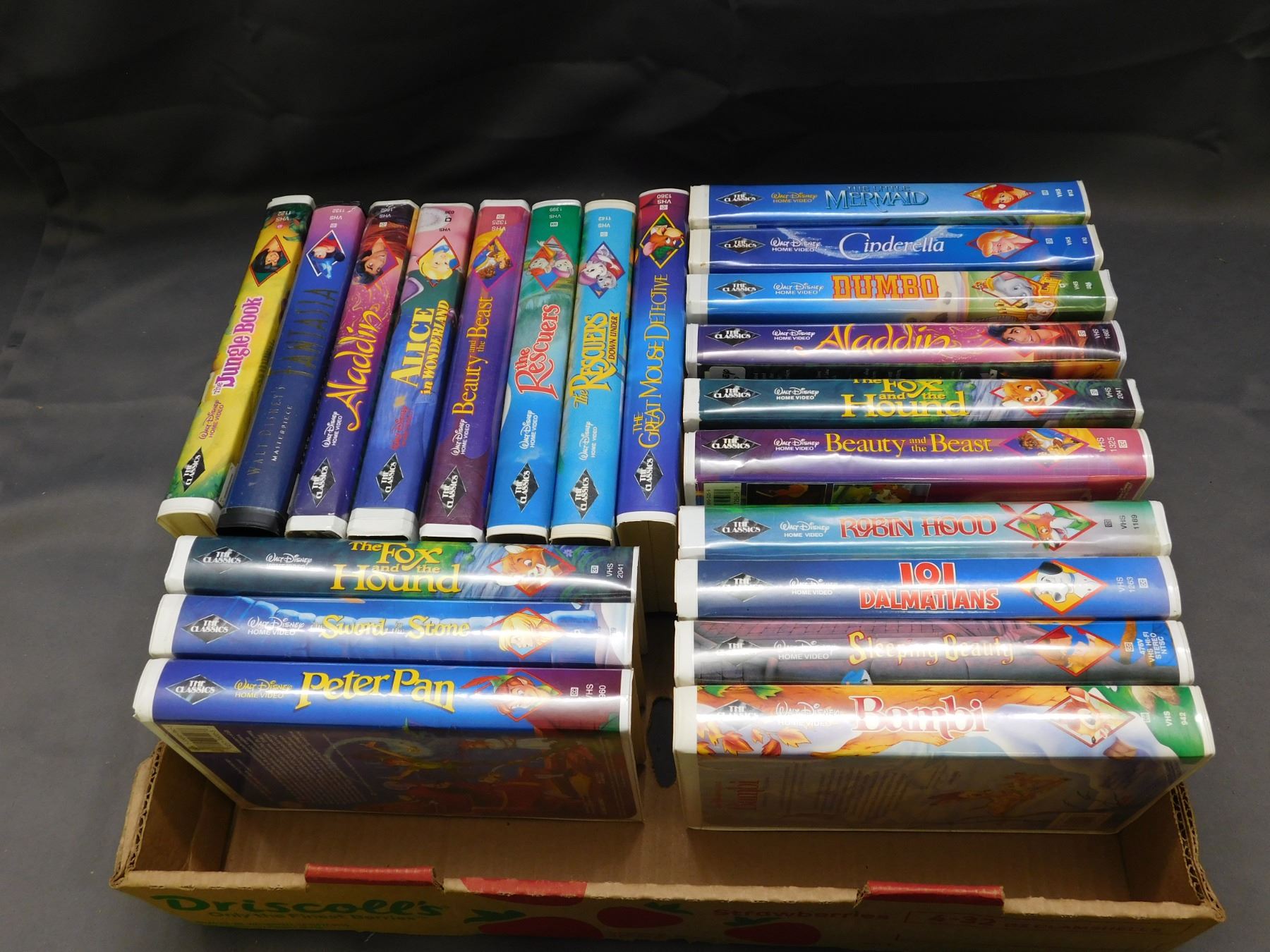 Lot of 21 Clamshell Disney VHS Tapes Aladdin, Dumbo, Cinderella, The ...