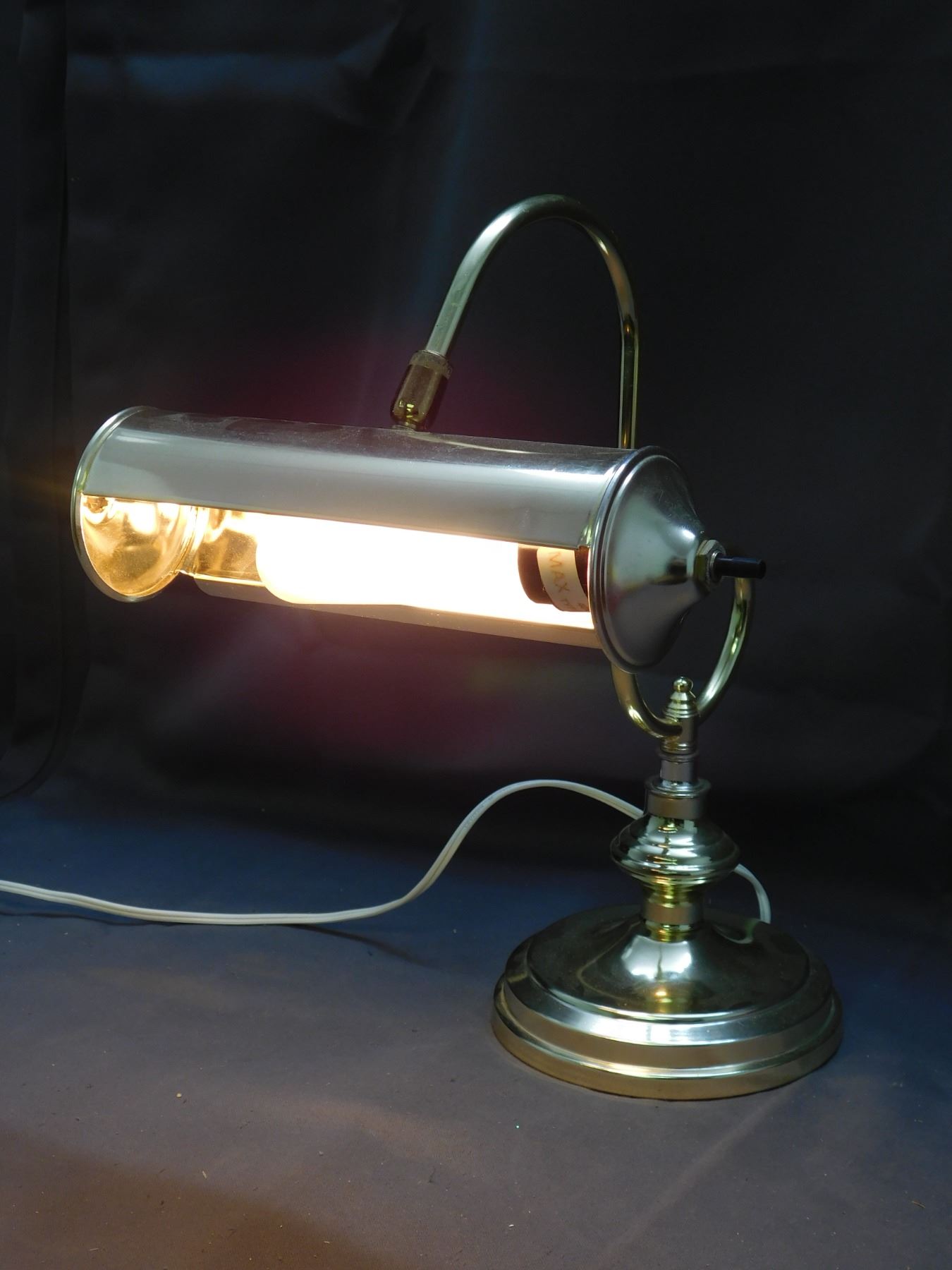Vintage Metal Bankers Light *works*