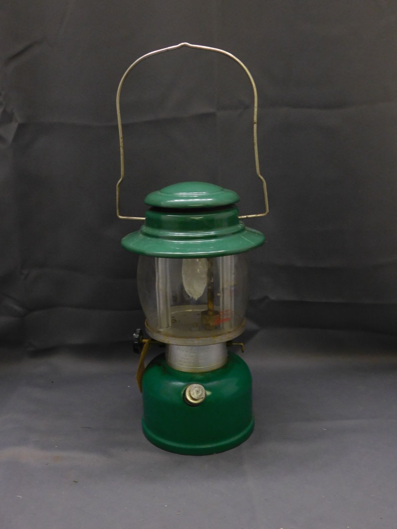 Coleman Kerosene Oil Lamp Model 639 Globe 660 Green