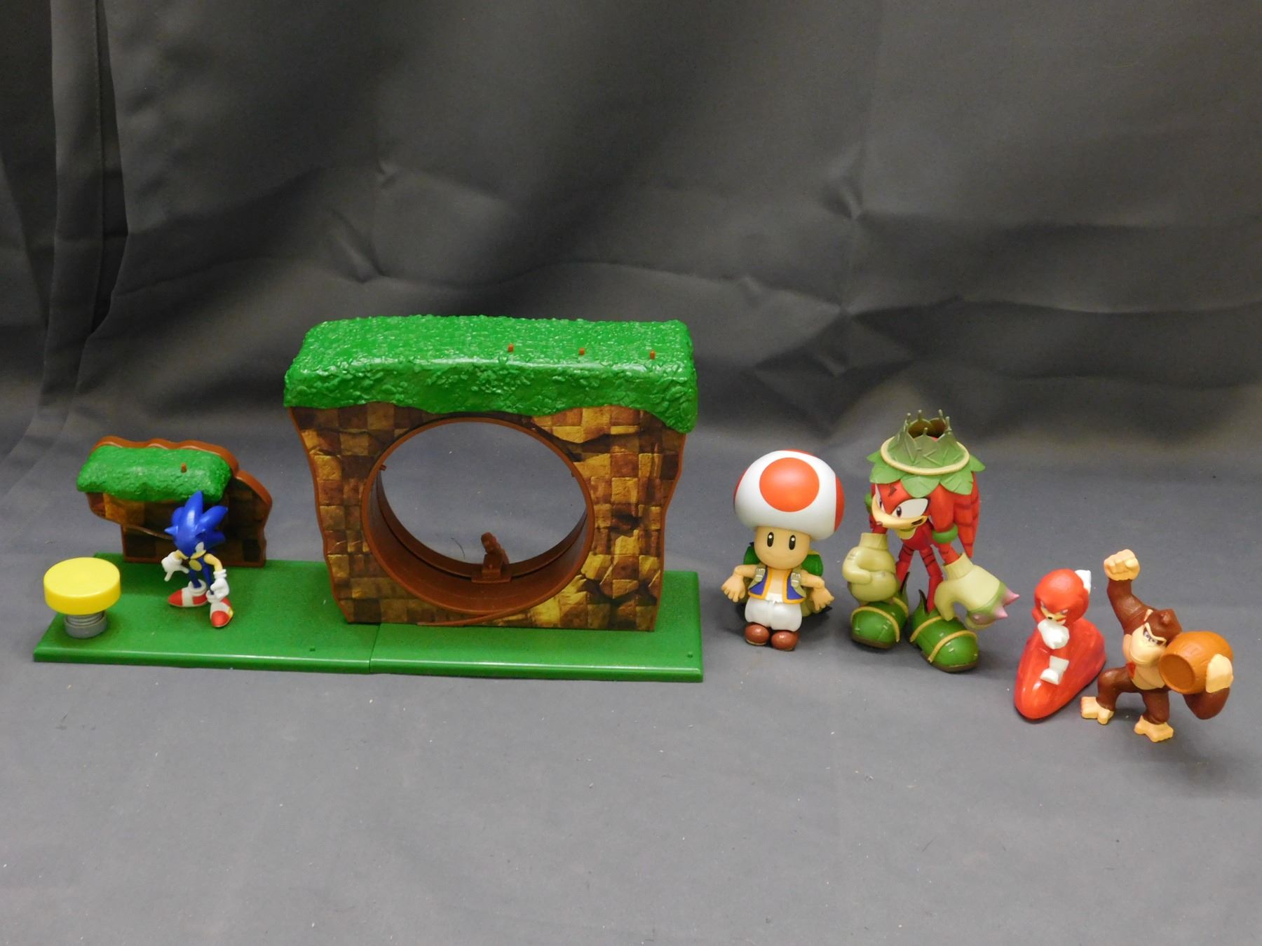 Lot of Sonic Toys, Knuckles, Super Mario Toad, Donkey Kong Nintendo