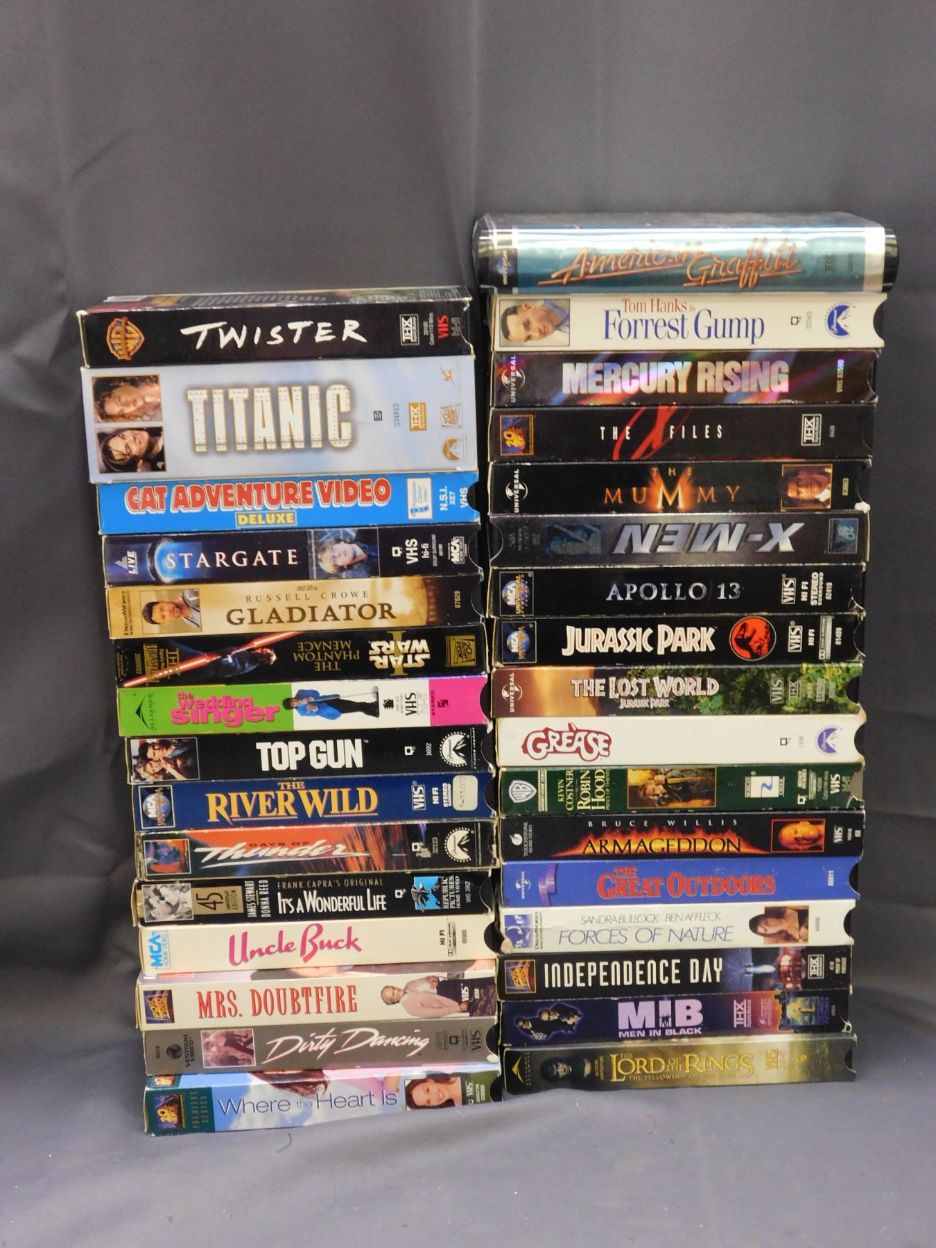 Lot of 32 VHS Tapes Popular Classics Grease, Forrest Gump, Top Gun ...