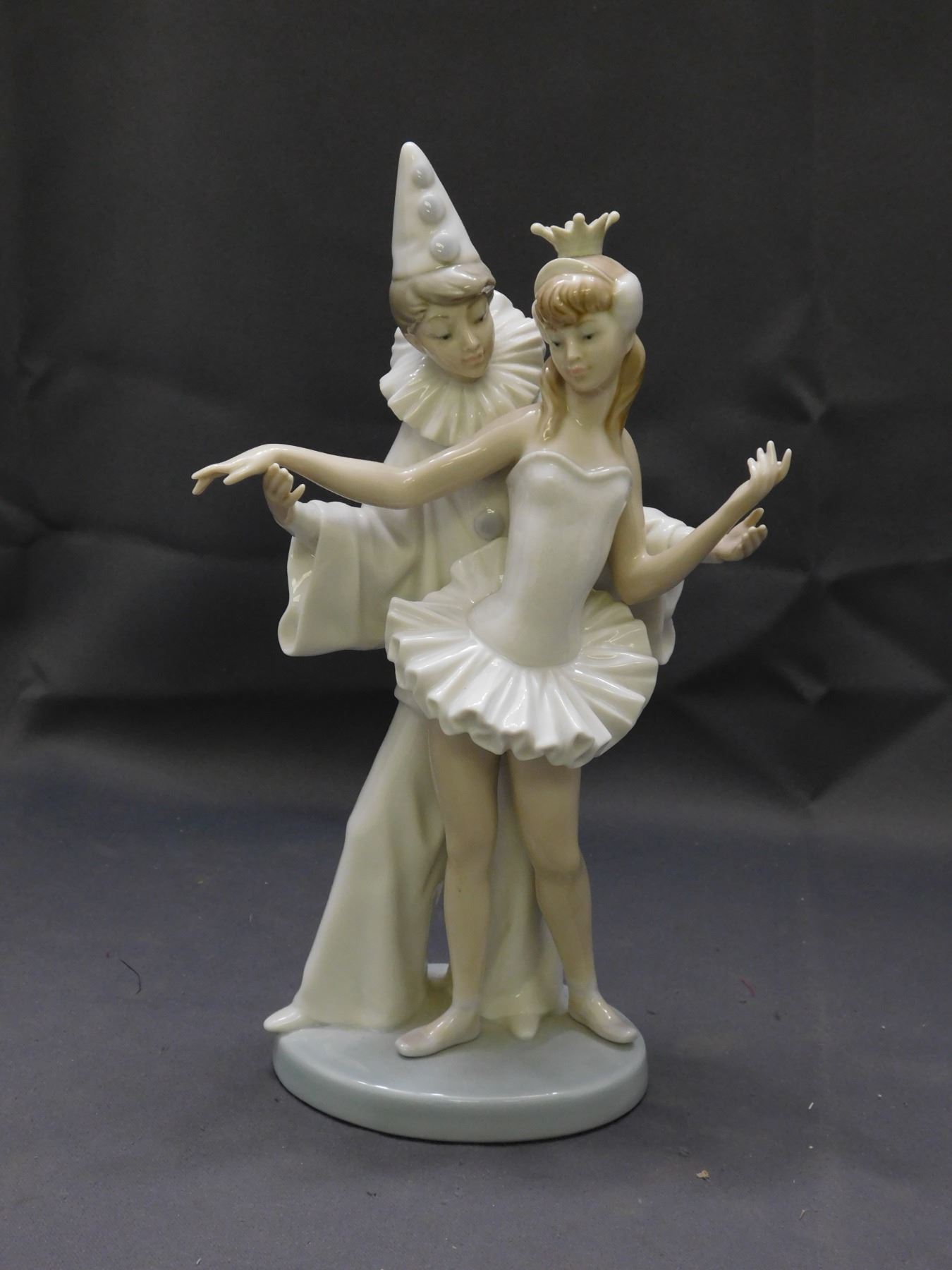Lladro Daisa J-9 S Jester and Ballerina Porcelain Figurine
