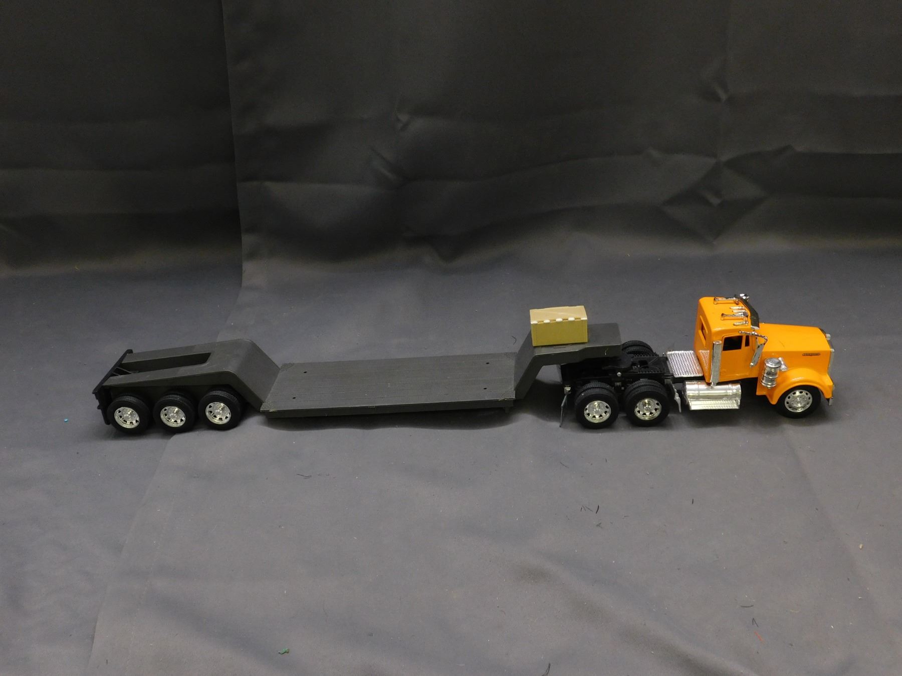 Semi Truck Popak New-Ray Mfg 1998 *some damage*