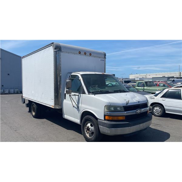 2004 CHEVROLET BOX TRUCK