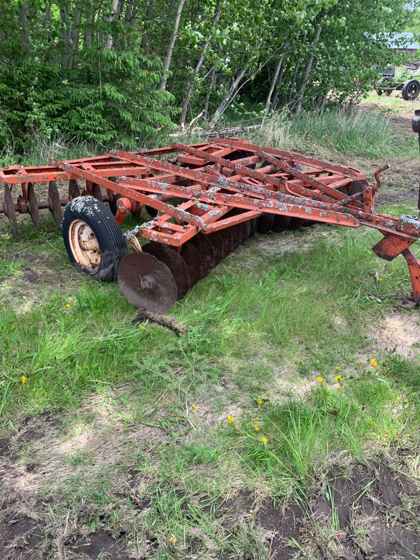 Approx. 10 ft red tandem disc.