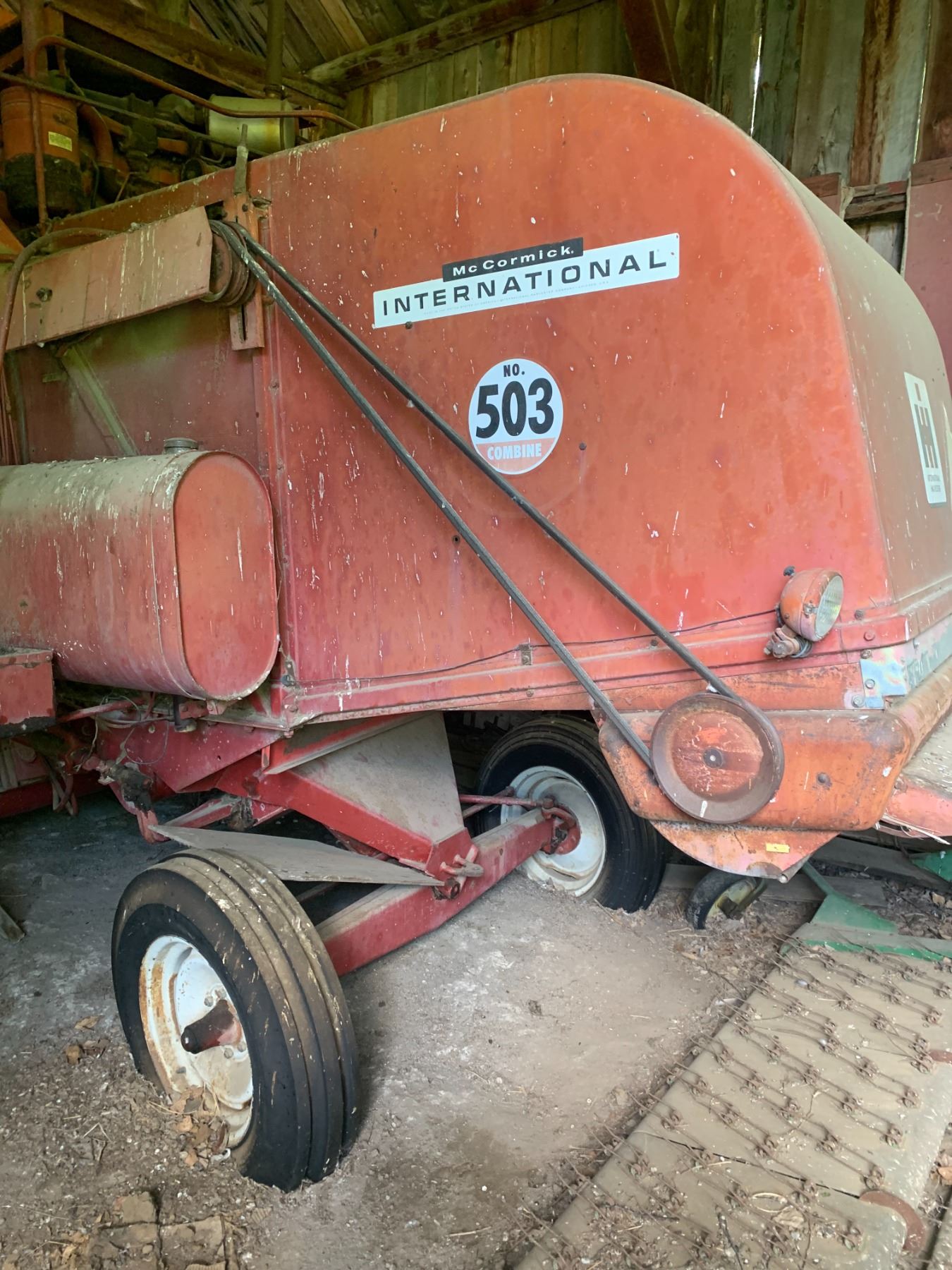 IH 503 Combine, shedded
