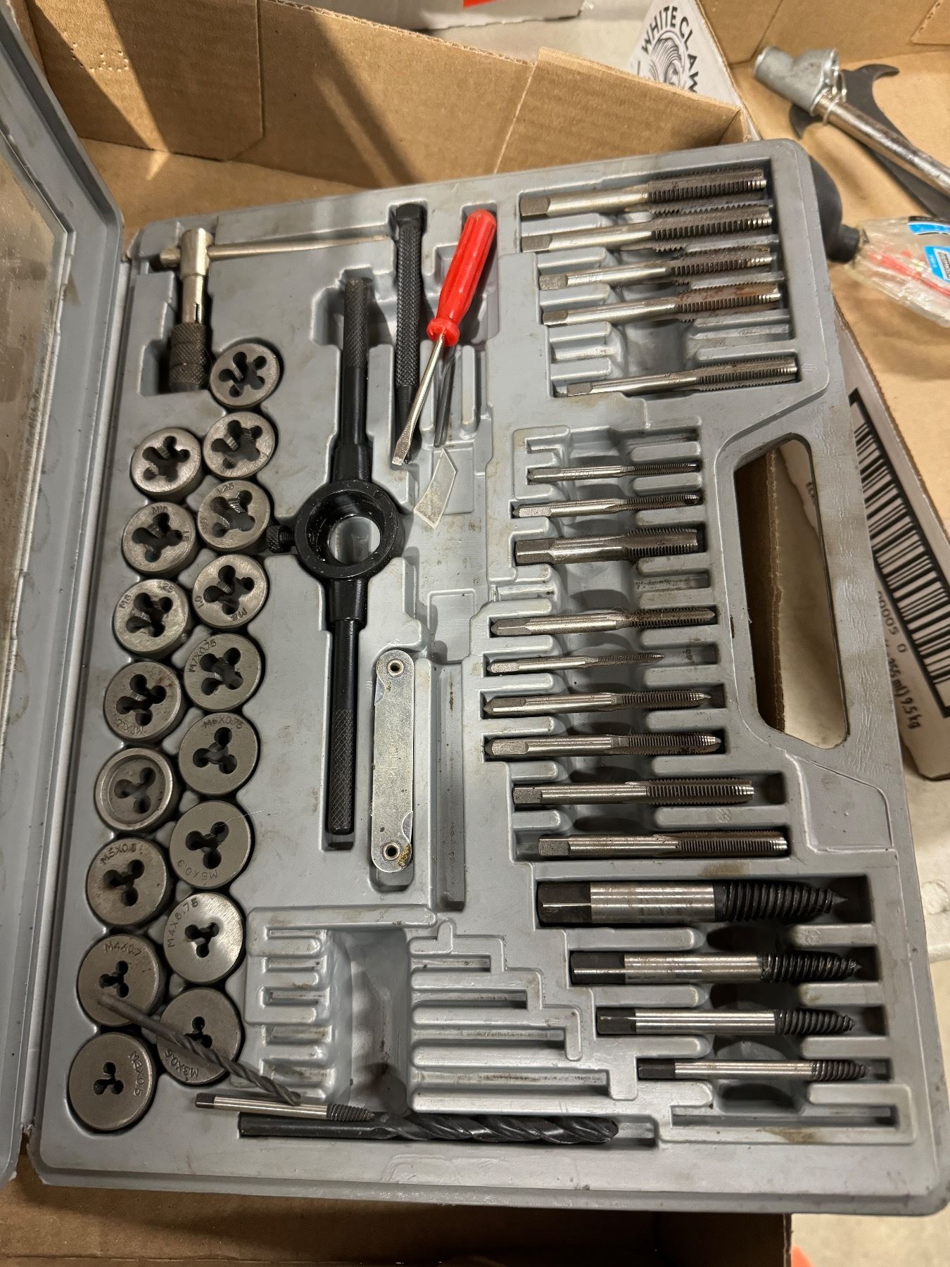 Tap and die set