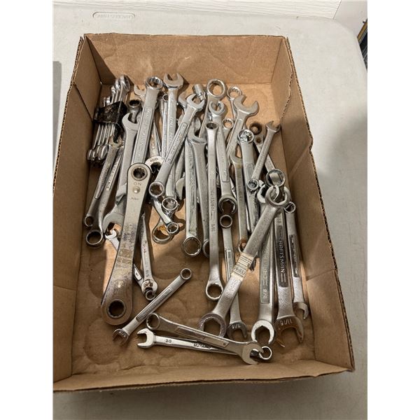 Assorted wrenches