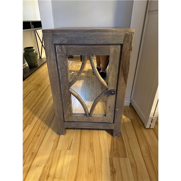 End table 18w x16x 28