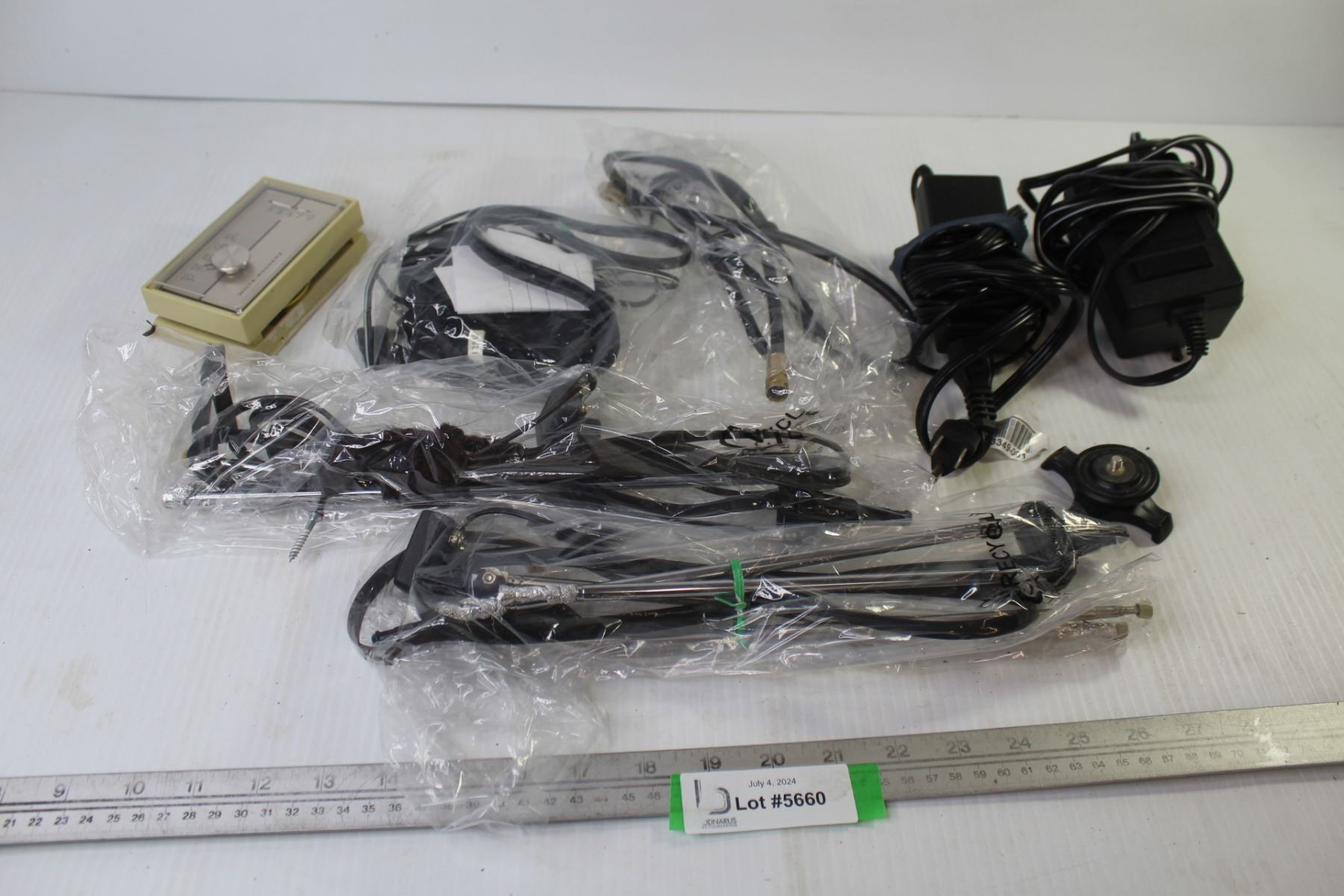 Thermostat Antennas Adapters Bodnarus Auctioneering