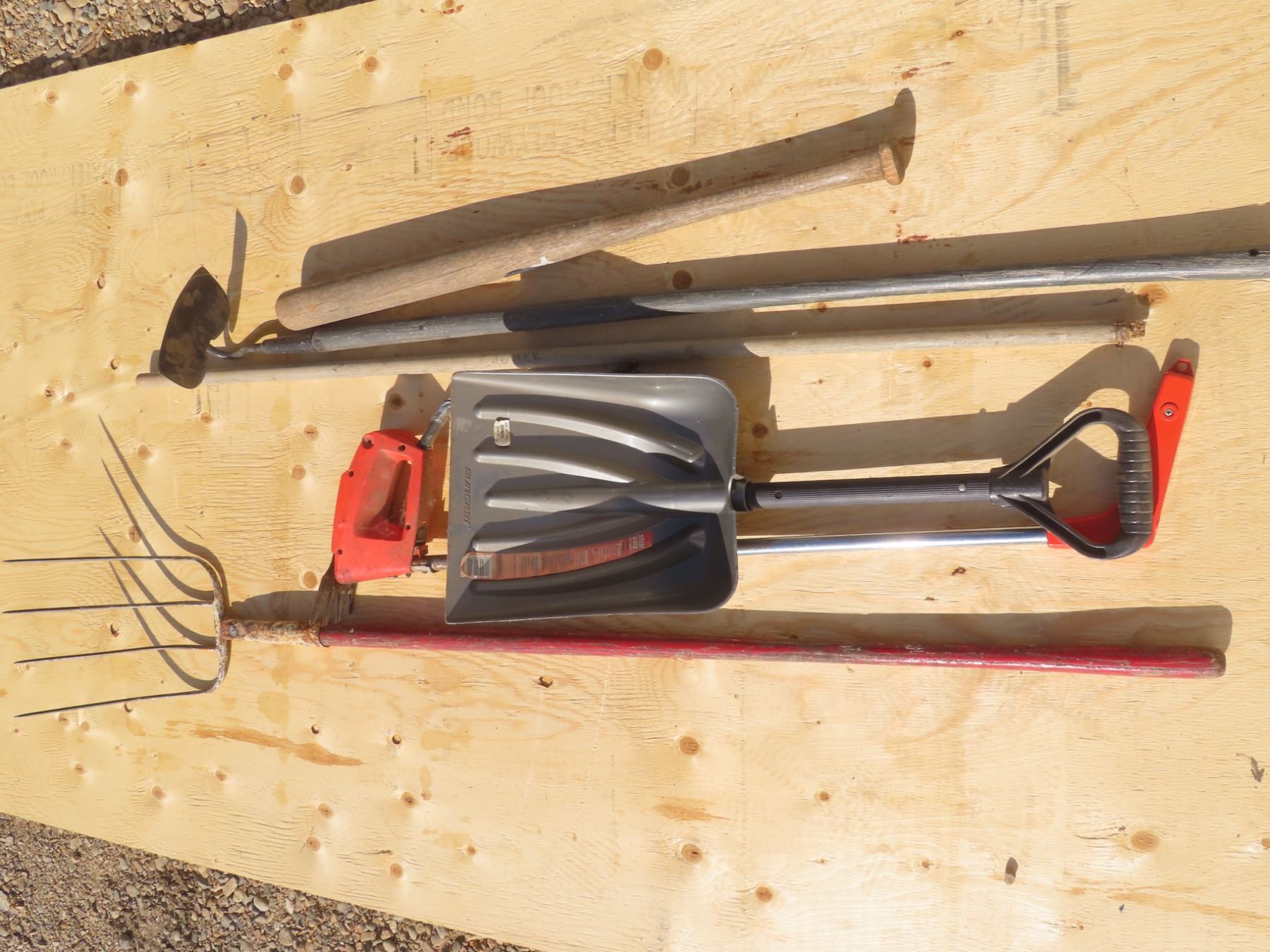 pitch fork ball bat, weed trimmer, hoe - Schmalz Auctions