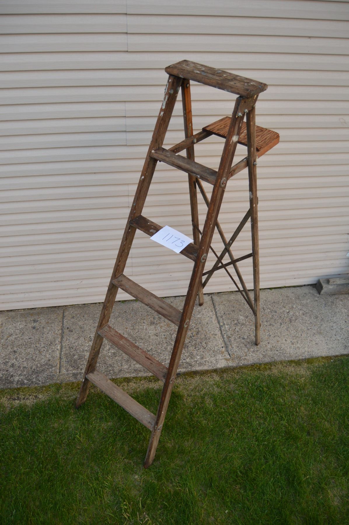 Wooden Step Ladder 5 foot - Schmalz Auctions