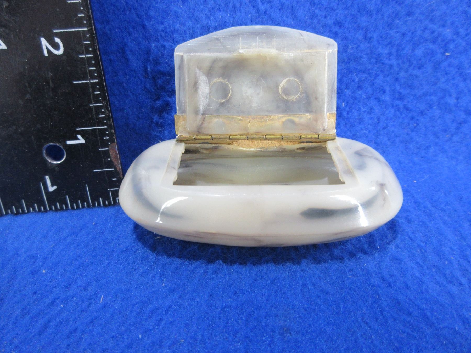 Vintage Snuff Box - Appears to be Plastic or Bakelite