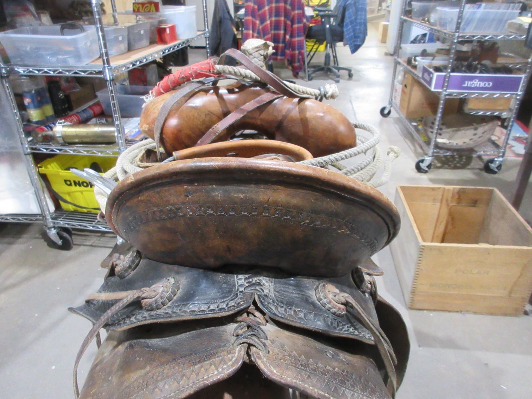 Vintage Saddle - Comes with Blanket, Lasso Rope and Tack
