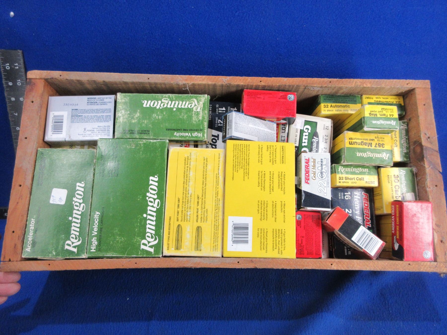 DuPont Powder Wood Box with 32 Empty Ammo Boxes