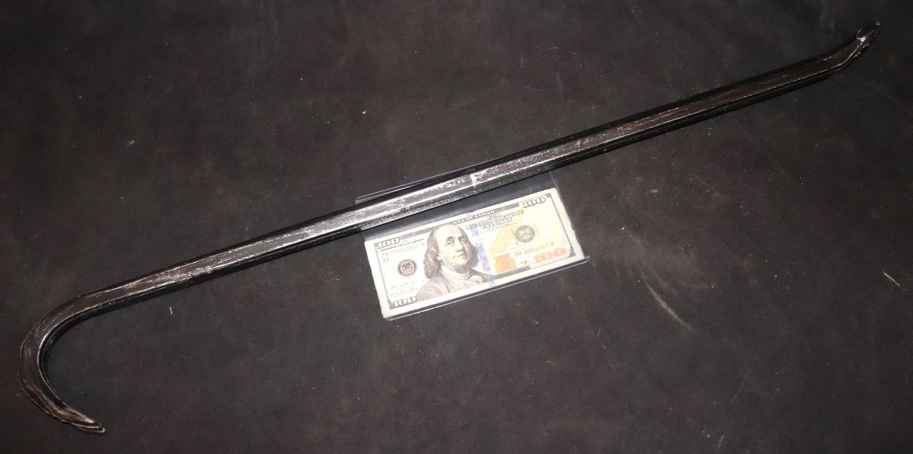 HALLOWEEN KILLS ENDS MOB CROWBAR WEAPON SCREEN MATCHED