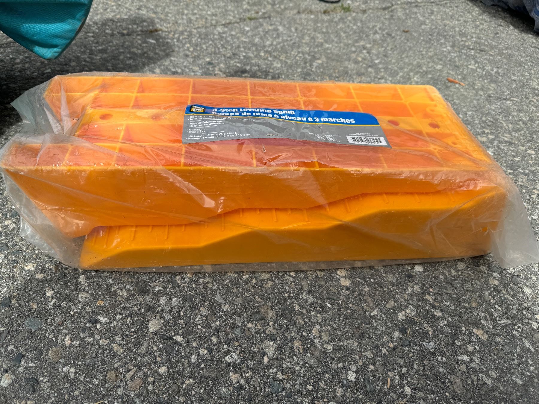 Three step leveling ramp