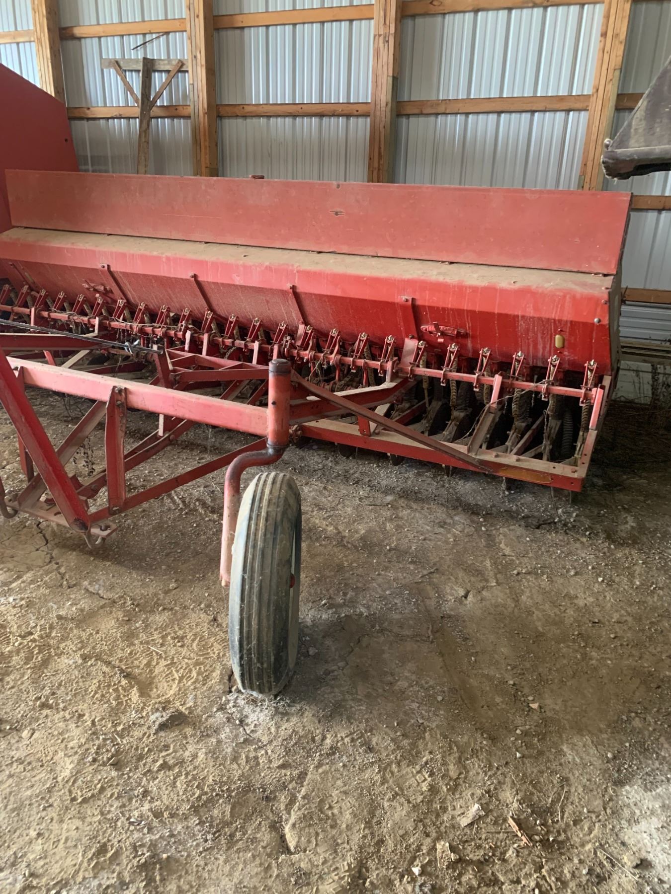 IH 100 End Wheel 12 ft Drill. Not to be Picked Up Until After 3-6pm ...