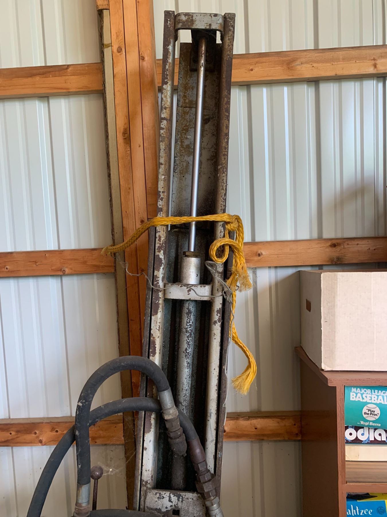 Robin Frt Mount hyd. Post pounder, Not to be Picked Up Until After 3 ...