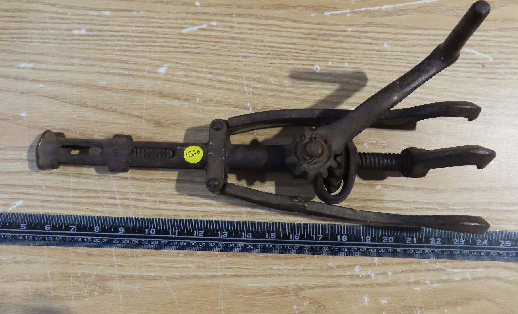 old cast iron rim spreader - Schmalz Auctions