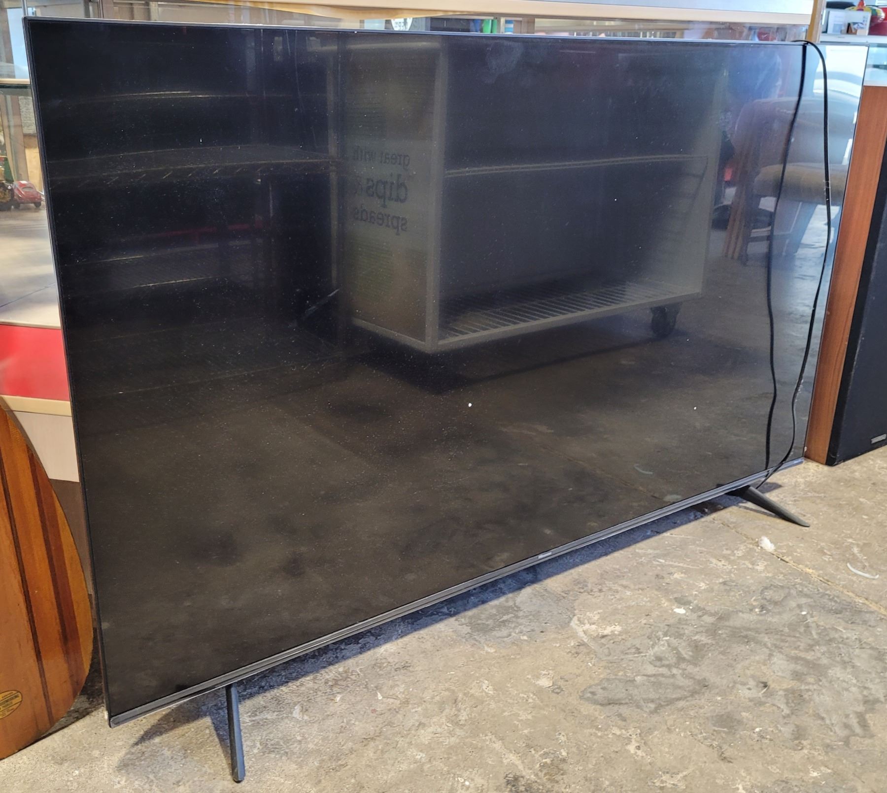 Hisense 65" Flat Screen TV Model 65R61G