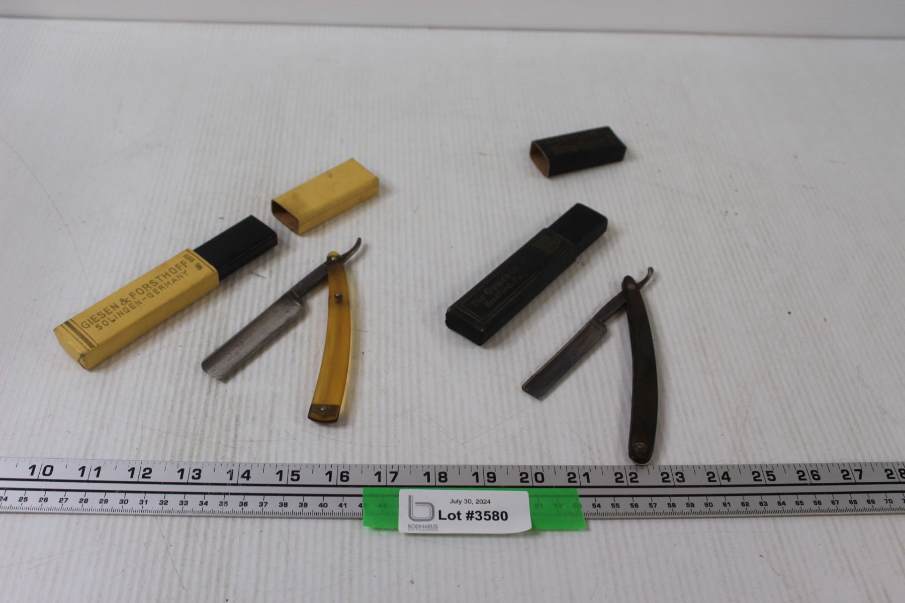 (2) Vintage Straight Edge Razors in Case - Bodnarus Auctioneering