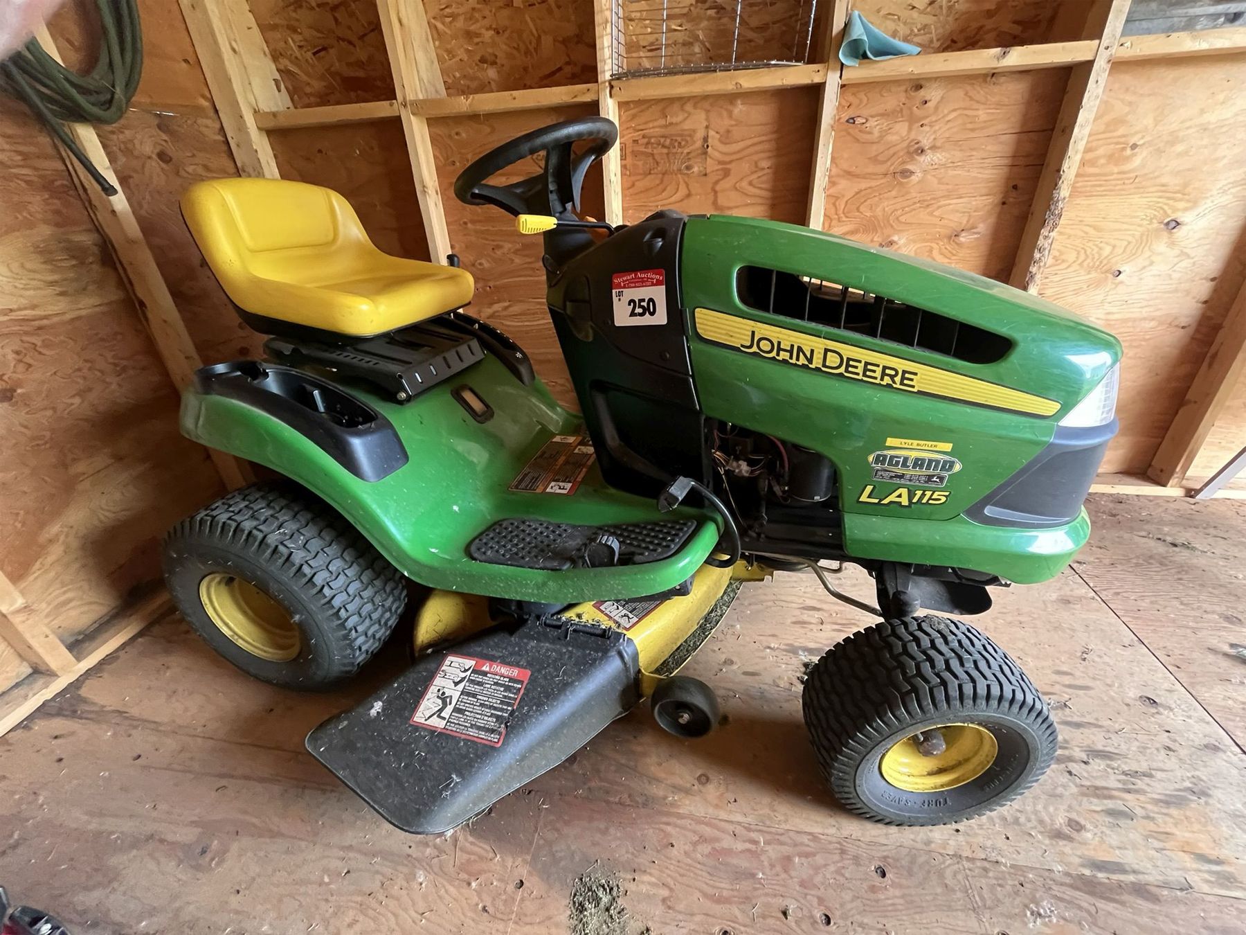 John Deere LA115 Mower, 42in. Deck, 19.5HP Gas, 223.5 Hrs