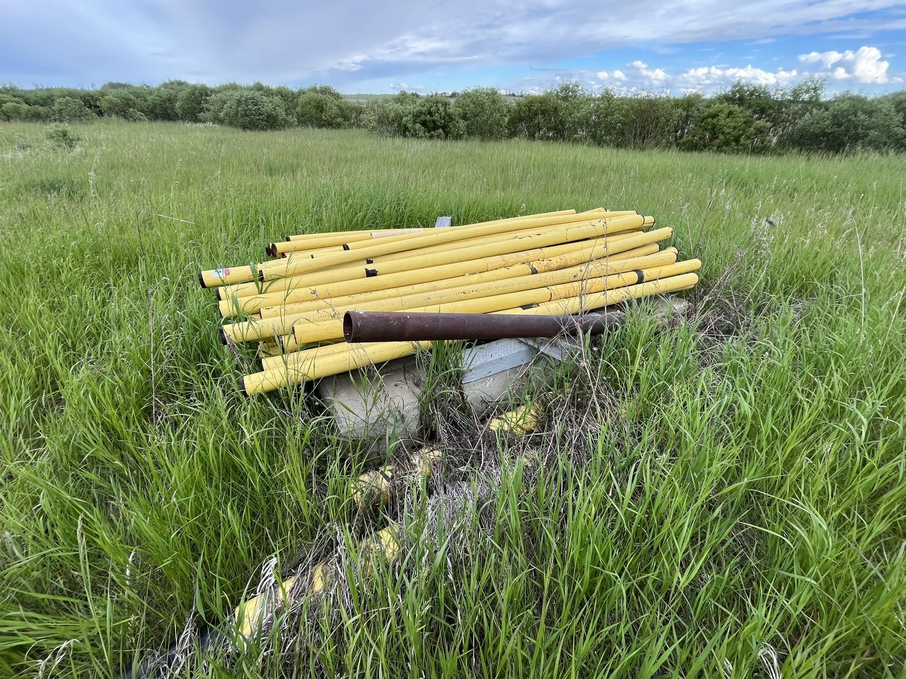 Yellow Jacket Pipe, 2.5in and 3.5in. Approx 10ft lengths