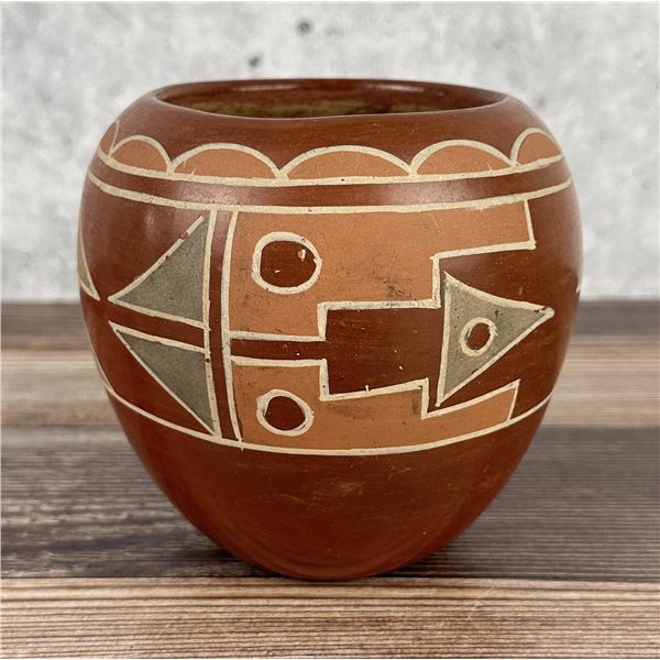 Flora Naranjo Santa Clara Pueblo Indian Pot