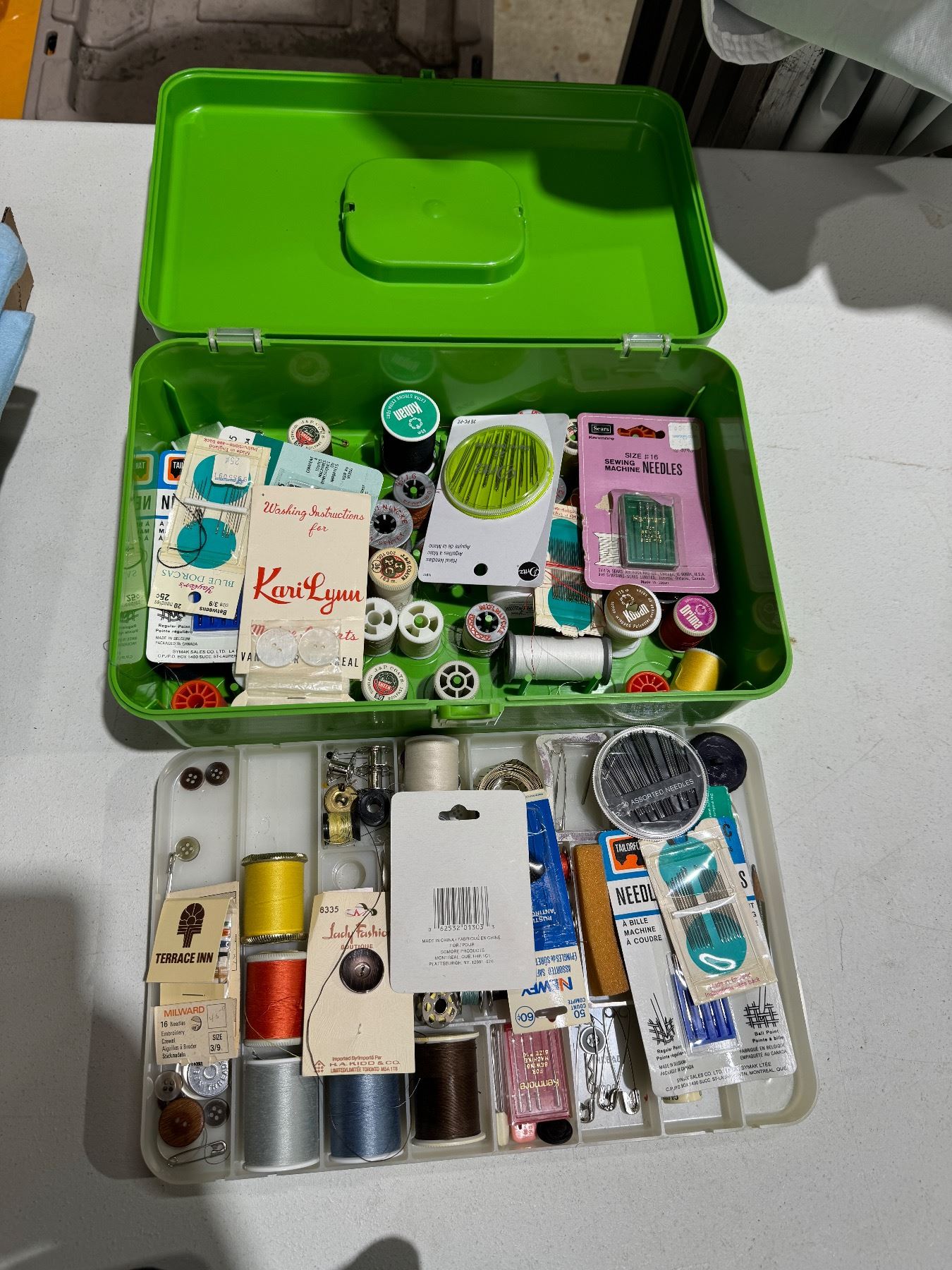 1960s vintage sewing kit