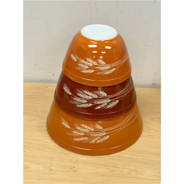 3 Pyrex Wheat Pattern Nesting Mixing Bowls - Largest 2.5L - see all photos