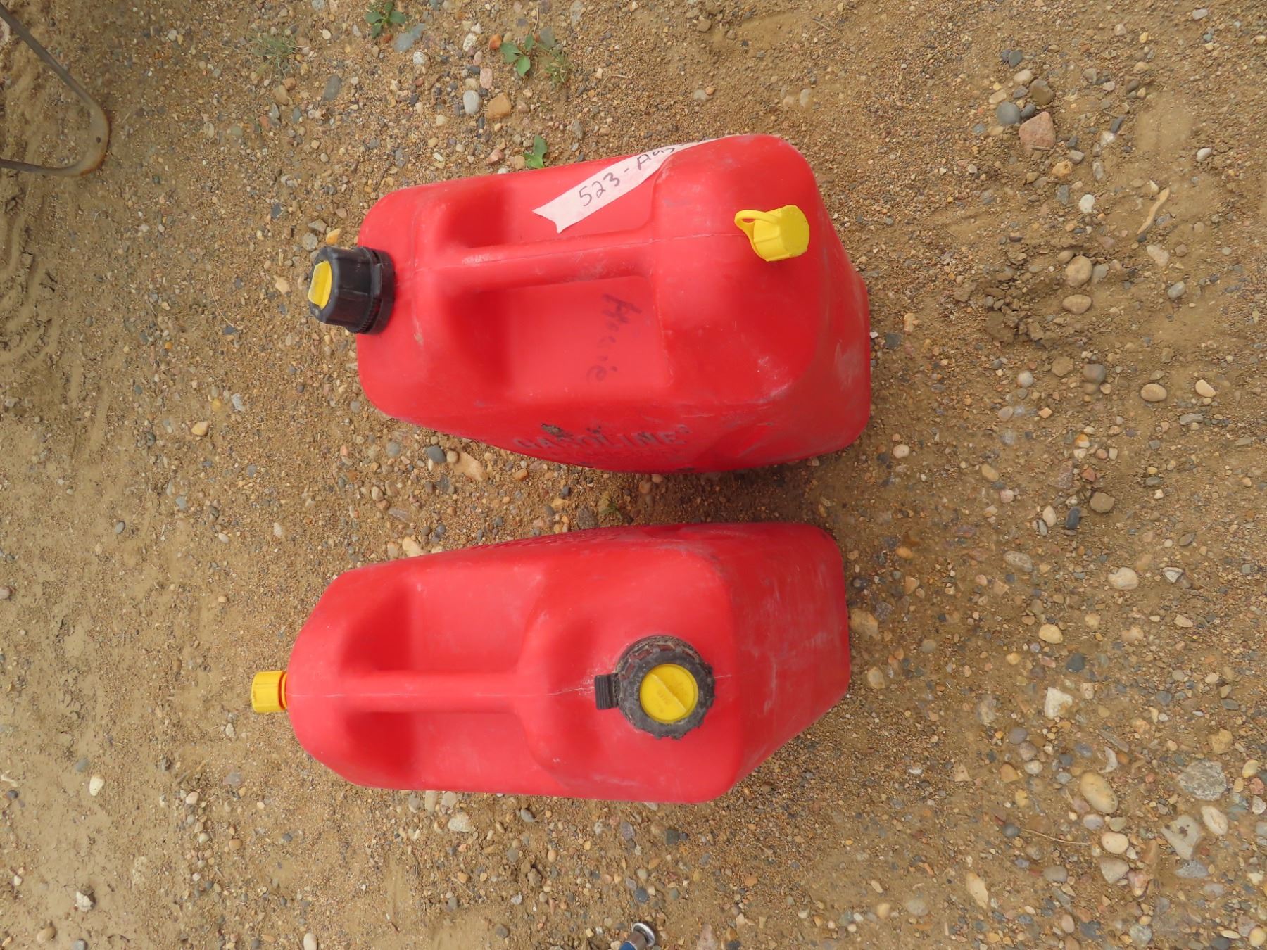 2 jerrycans - Schmalz Auctions