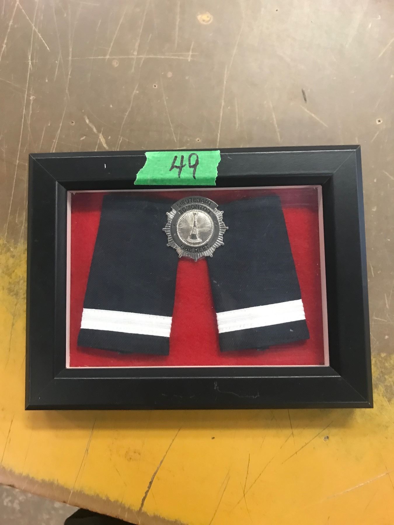 COLLECTABLE: LIEUTENANT FIRE DEPARTMENT BADGE