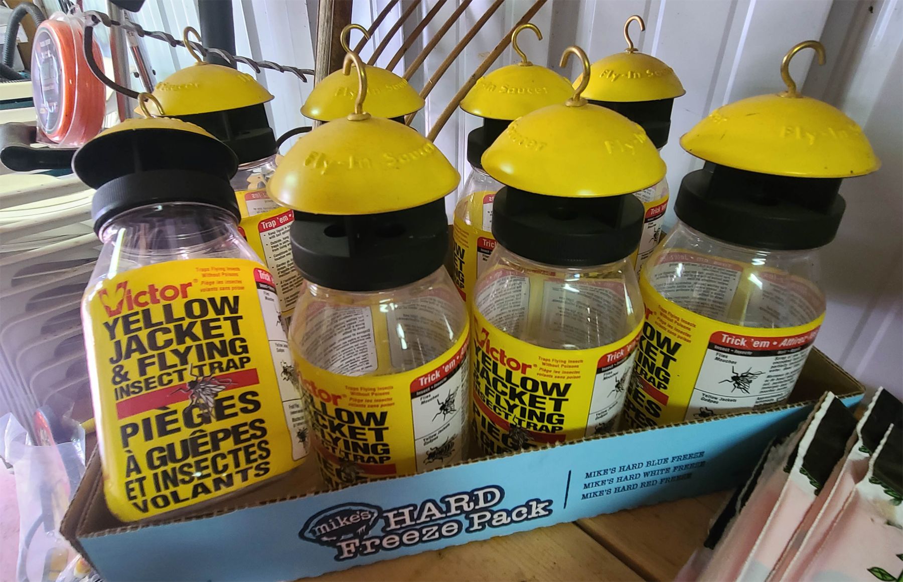 8 VICTOR YELLOW JACKET & FLYING INSECT TRAPS