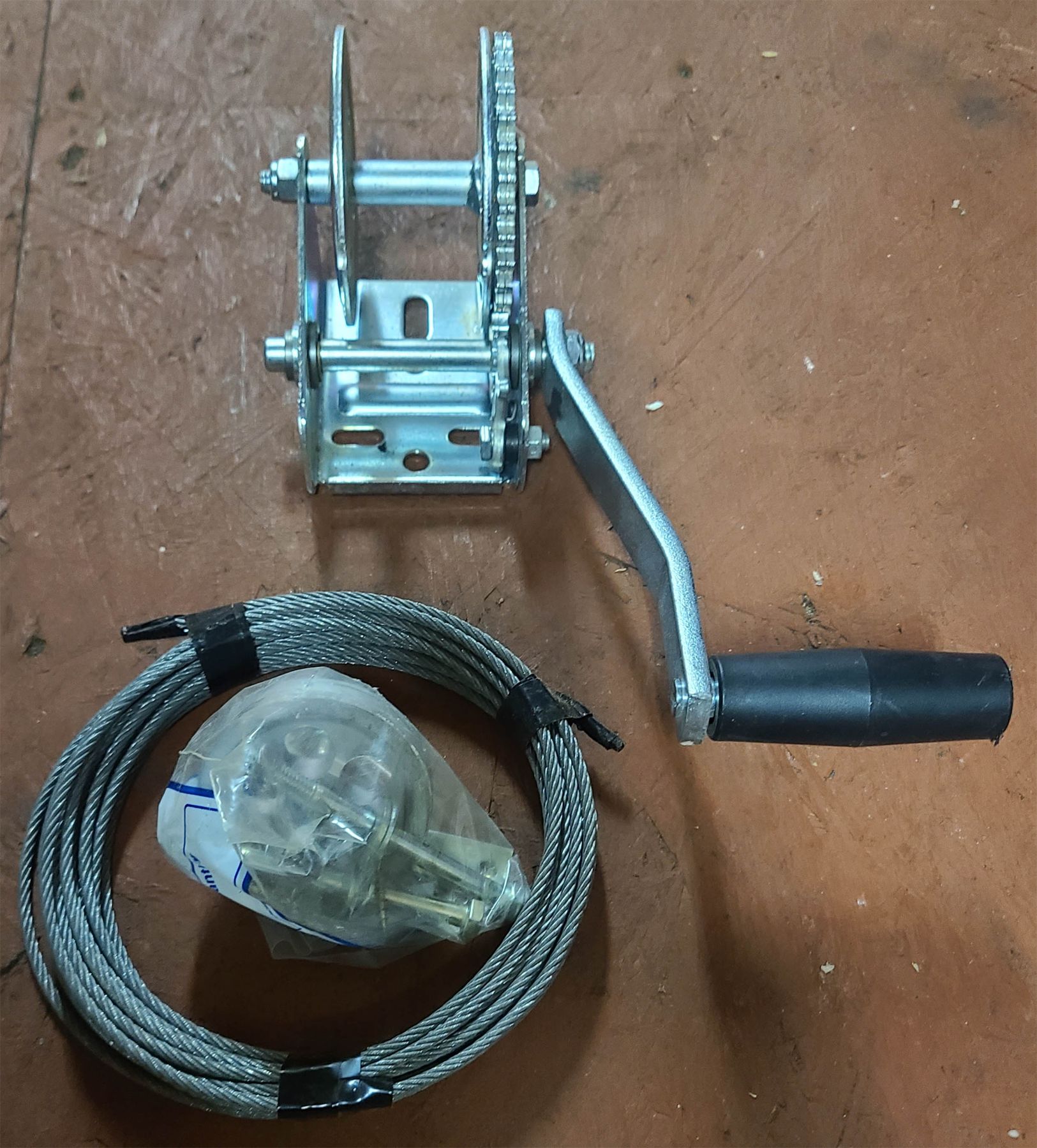 T900 TRAILER WINCH MAX. LINE PULL 900 LBS