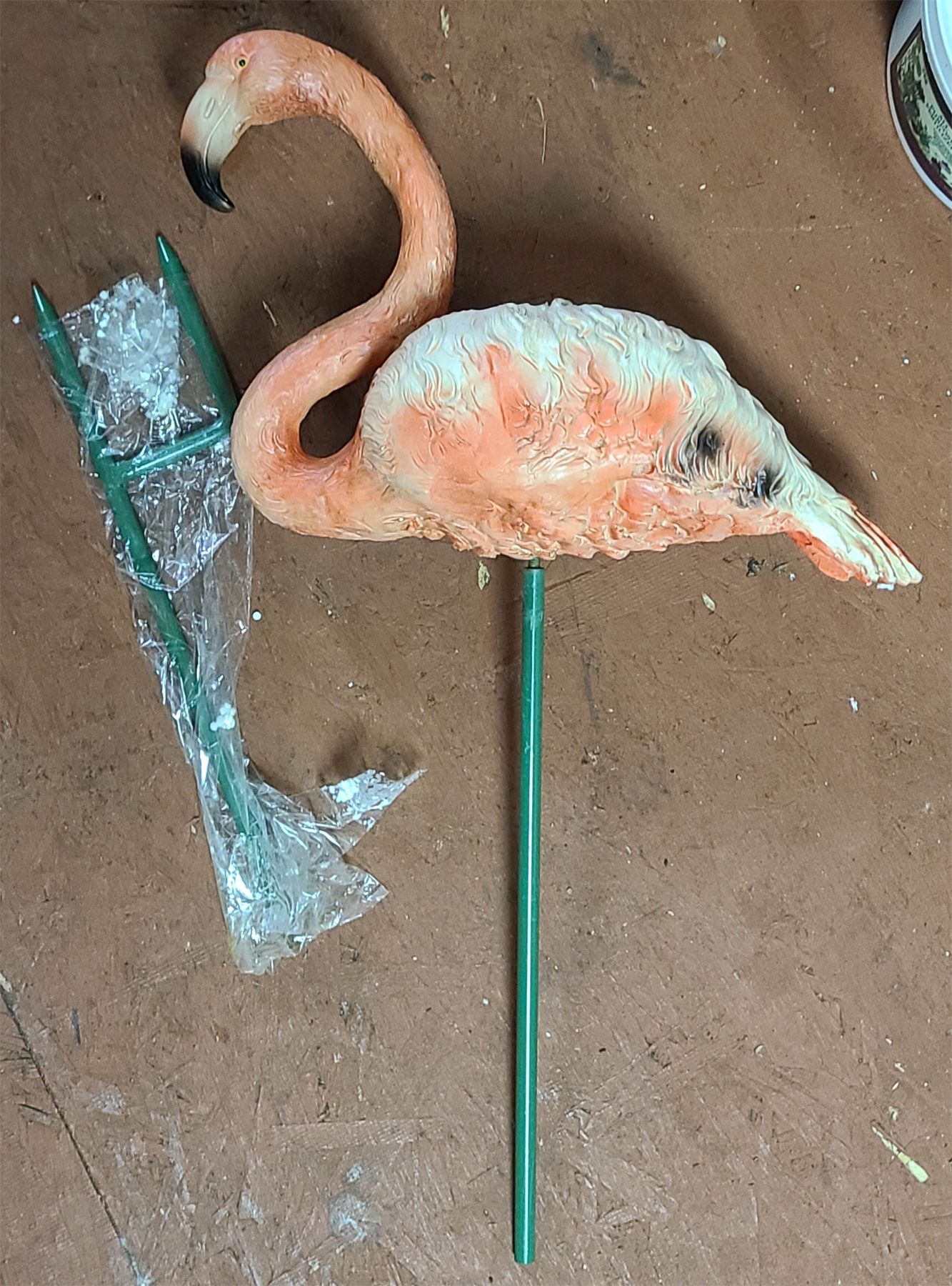 RESIN FLAMINGO LAWN ORNAMENT