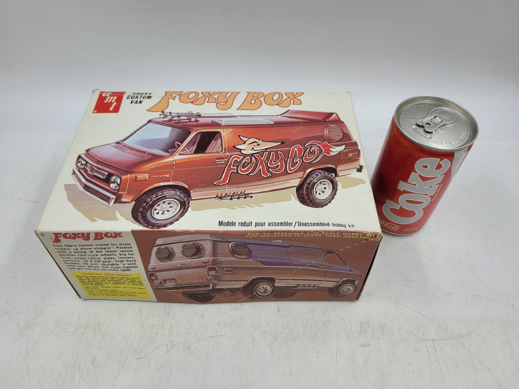 AMT Foxy Box Chevy Custom Van 1/25 Model Kit