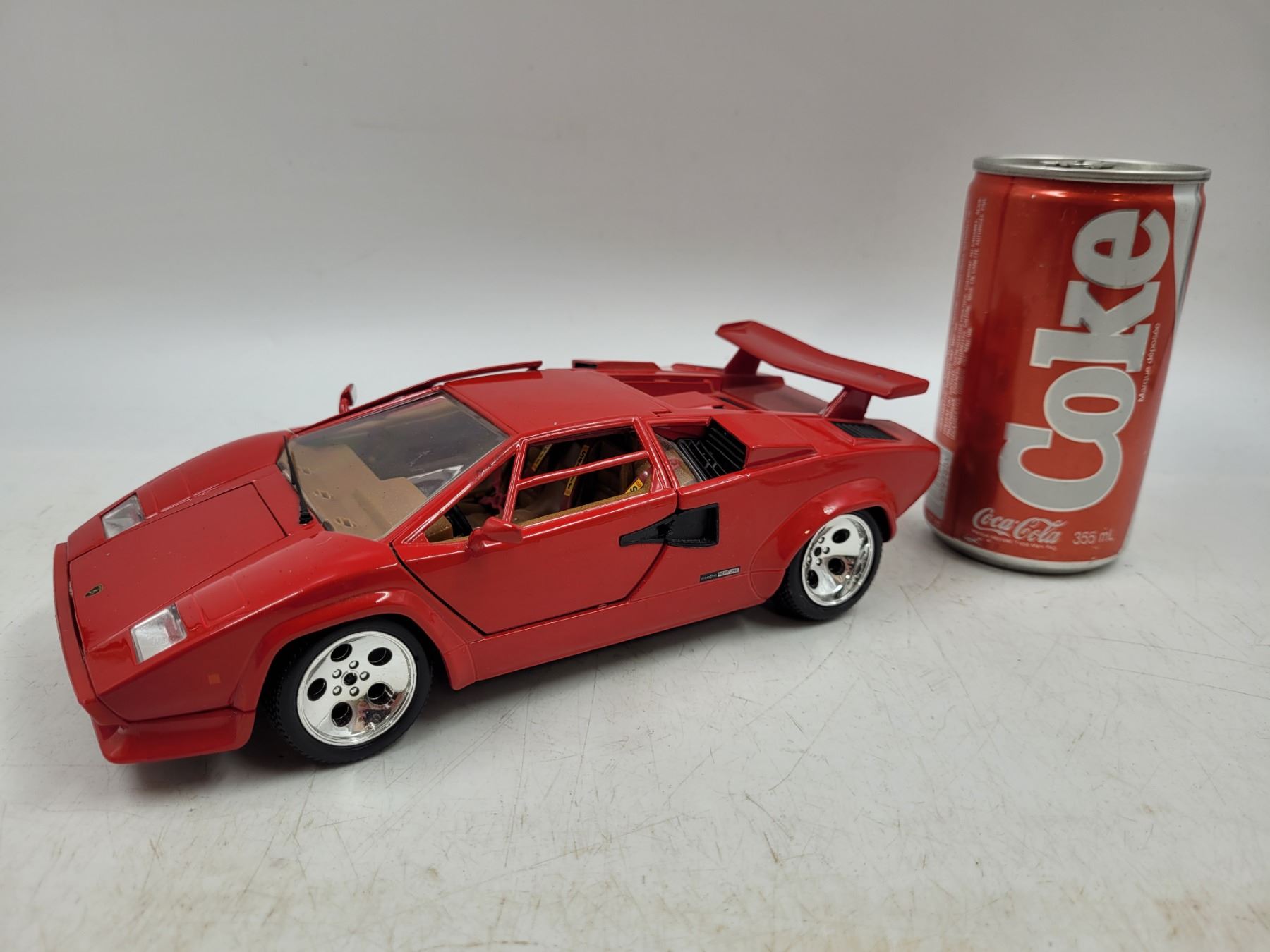 Burago 1988 Lamborghini Countach Diecast Model