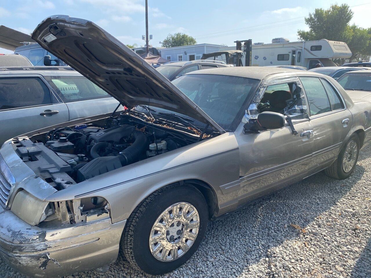 2004 FORD CROWN VICTORIA
