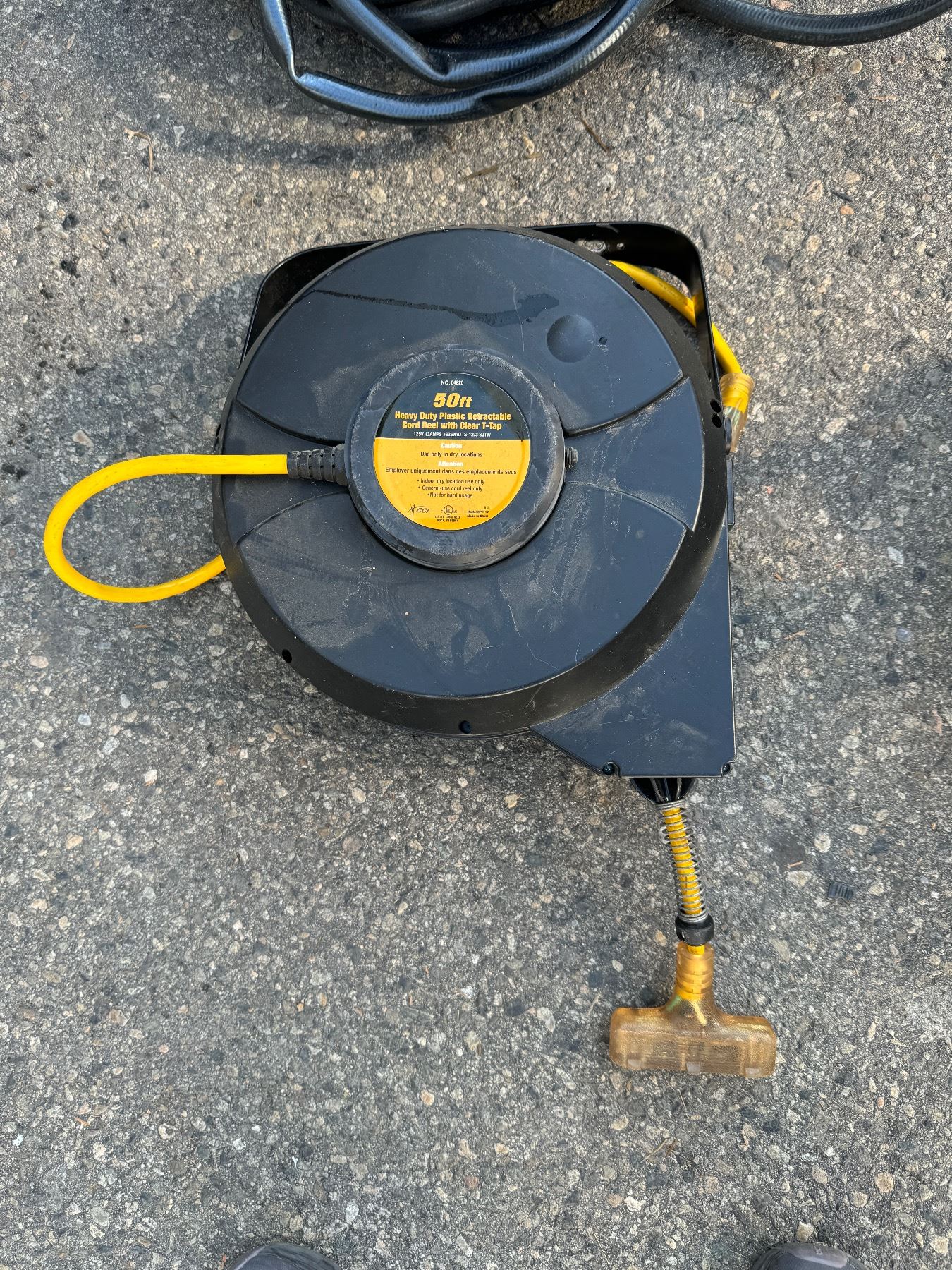 50 foot heavy duty, plastic retractable cord reel with clear t tap