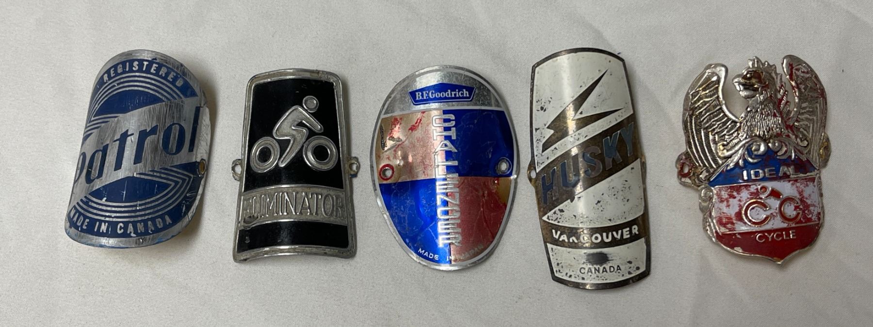 5 Vintage Bicycle Badges, Husky, Challencer, Etc..