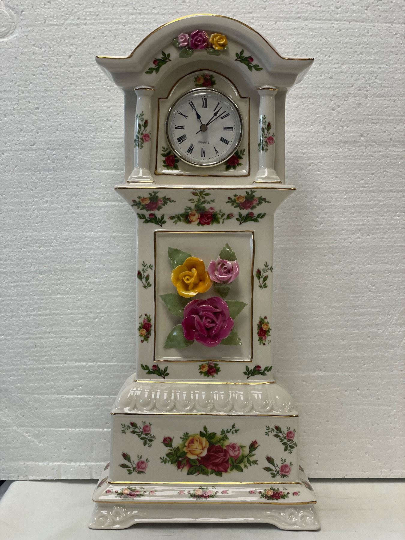 Vintage Royal Albert Old Country Rose Porcelain Clock - Test Site