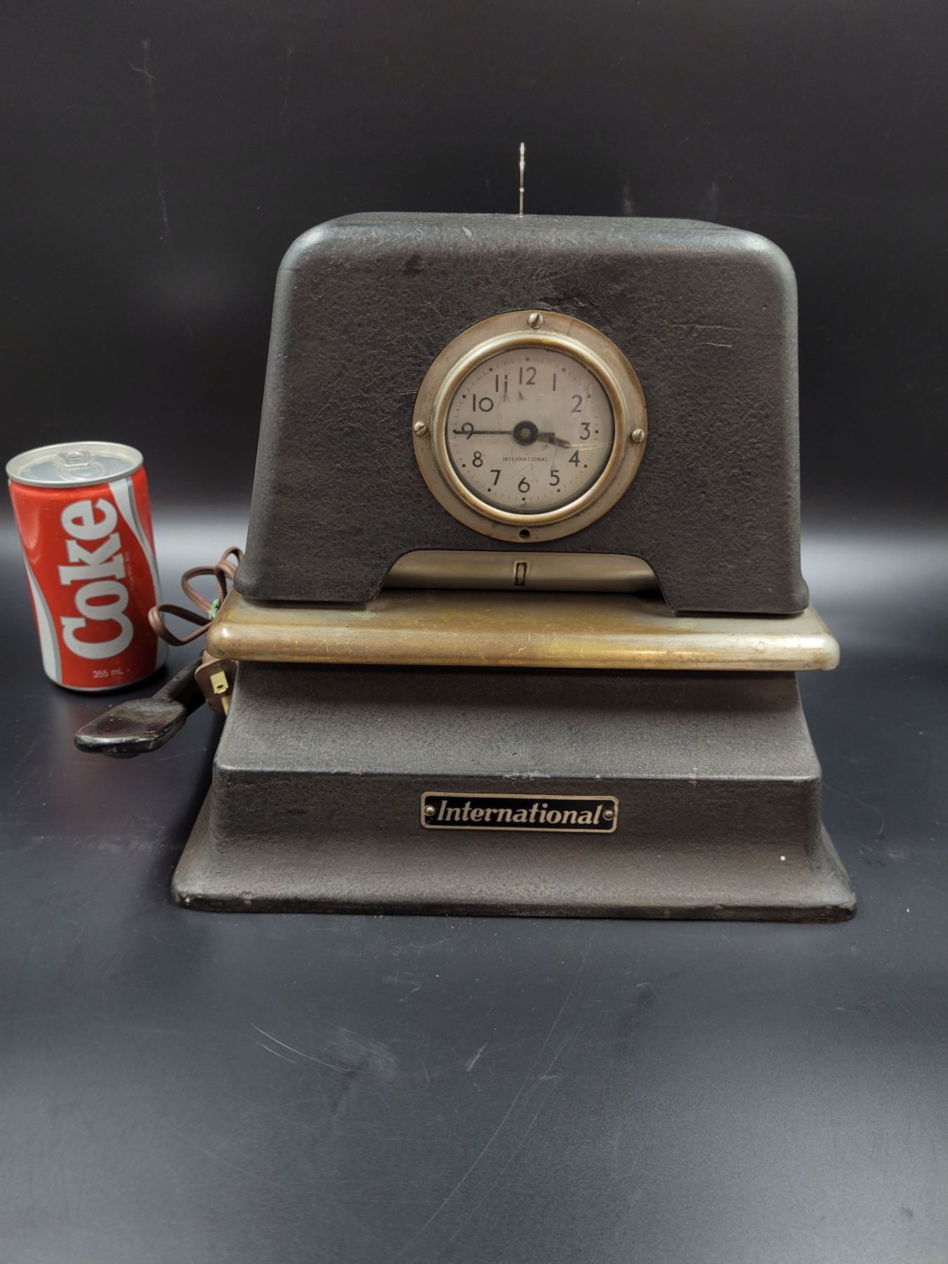 Beautiful Vintage International Time Punch Clock with Key Model No. 2100-5