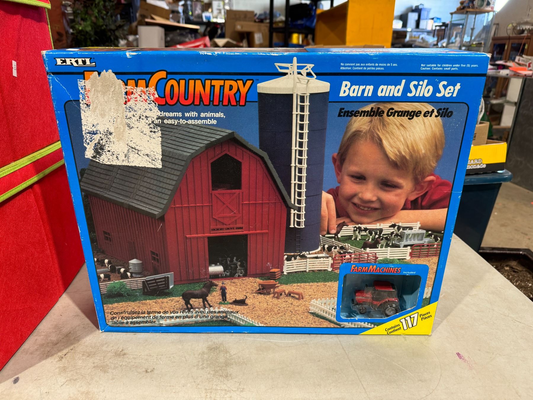 ERTL Farm country barn and silos set