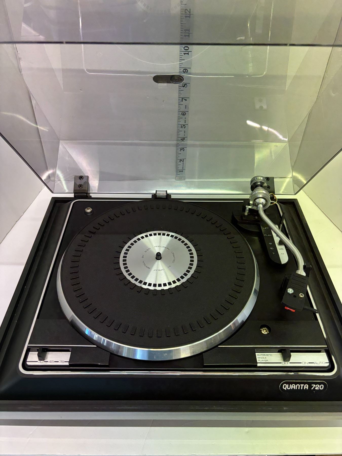 Vintage QUANTA 720 Turntable - Powers On & Spins
