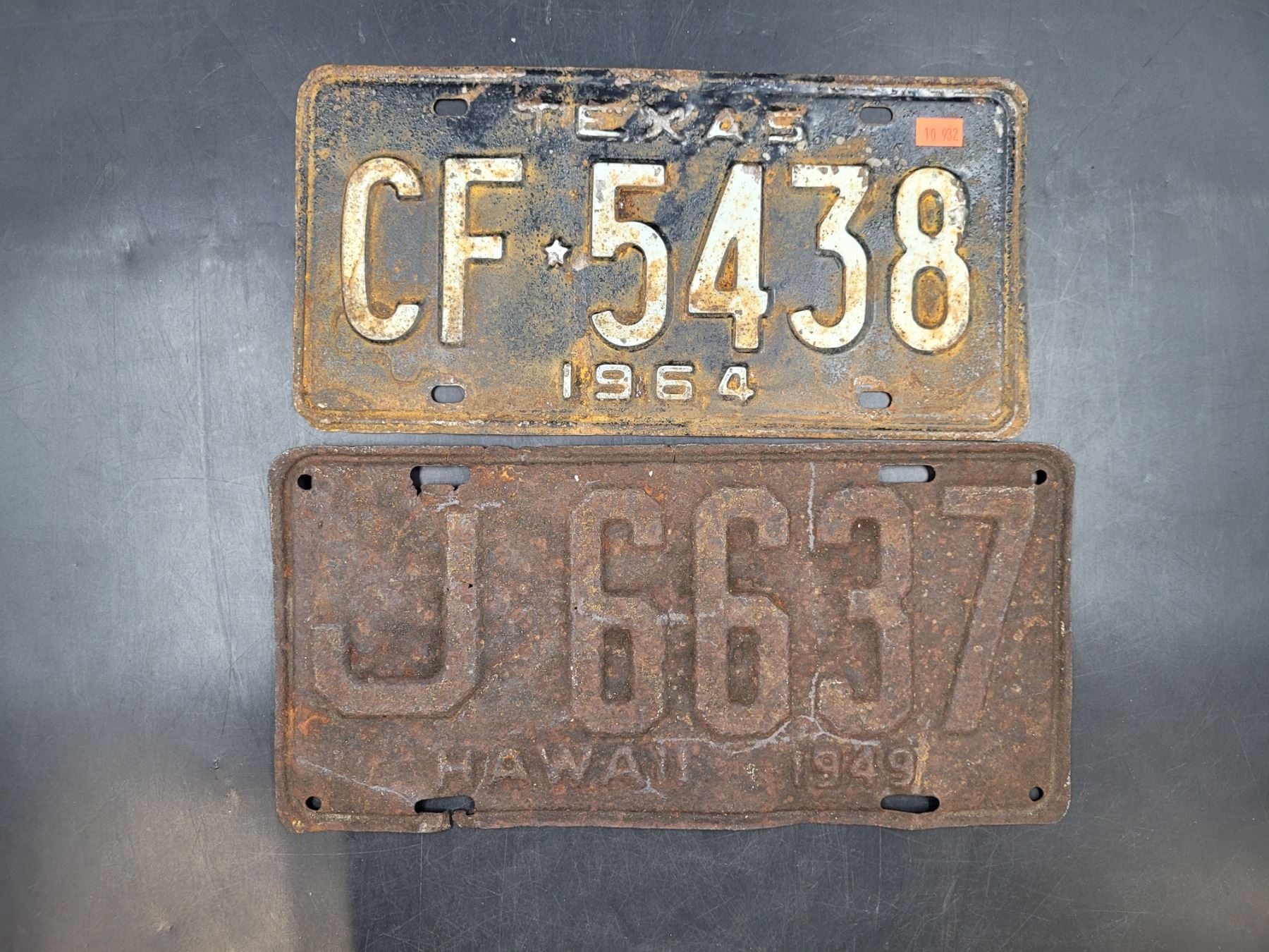 Vintage Texas & Hawaii License Plates