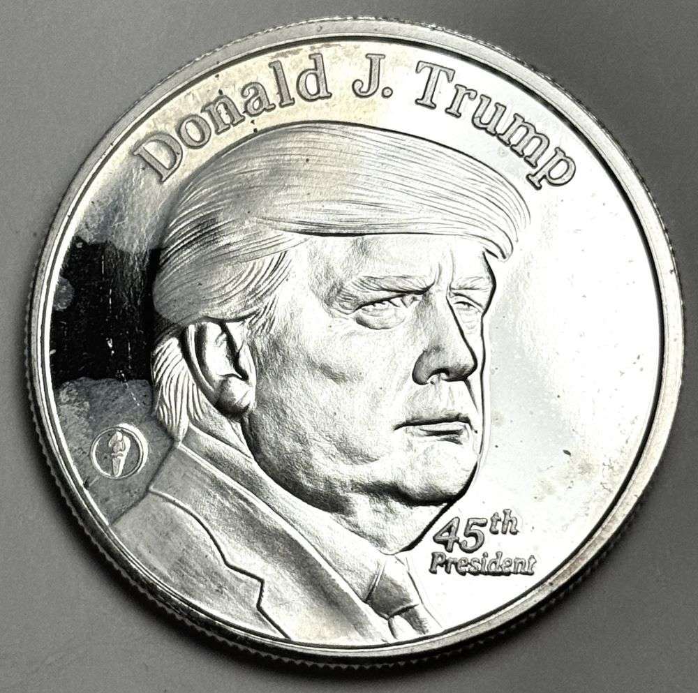 The White House Donald J. Trump 45th President 1 ozt .999 Silver
