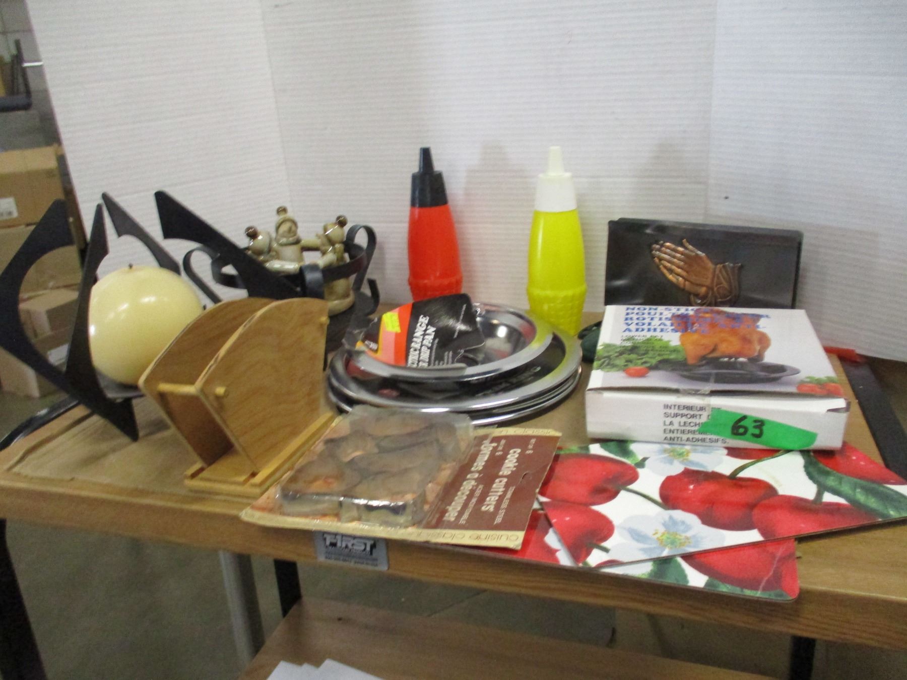 ESTATE: FLAT C/W ASSORTED HOUSEWARES INCLUDING CHICKEN COOKER, COOKIE CUTTERS, ETC
