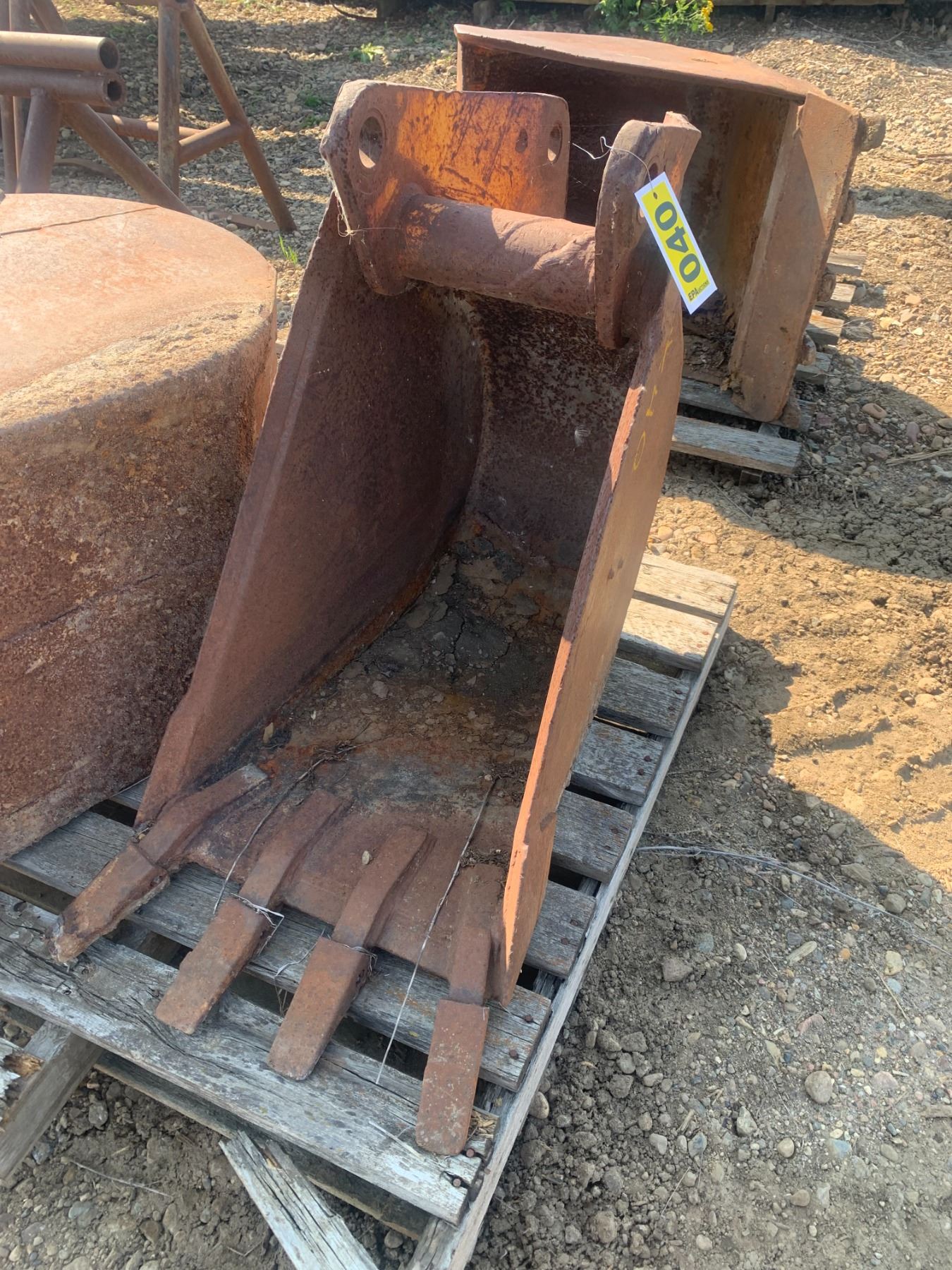 CASE 20" Digging Bucket for 580 Backhoe