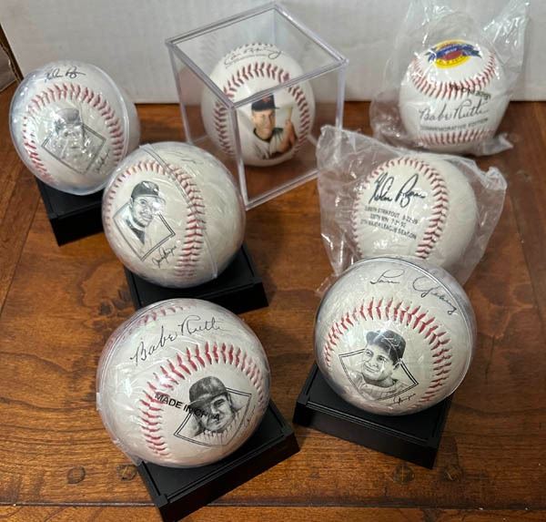 [Sports] Baseballs, a group of autograph replicas